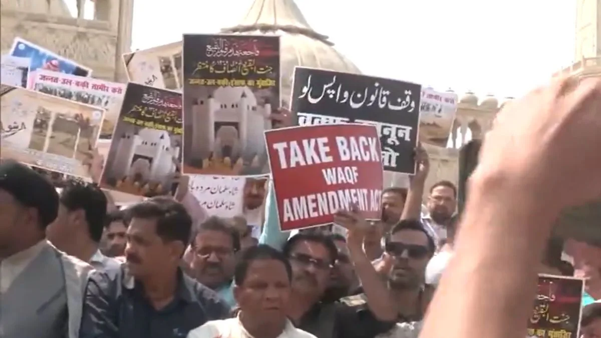 Muslims in Lucknow protest Waqf Amendment Act after Friday prayers