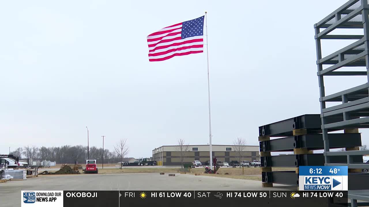 Minnesota business raises giant flag to show support for veterans
