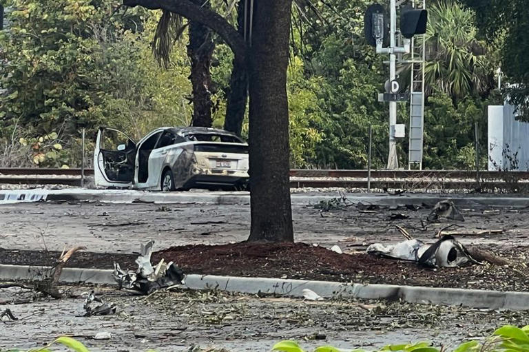 Boca Raton plane crash: Three dead in Florida horror as 'whole building ...