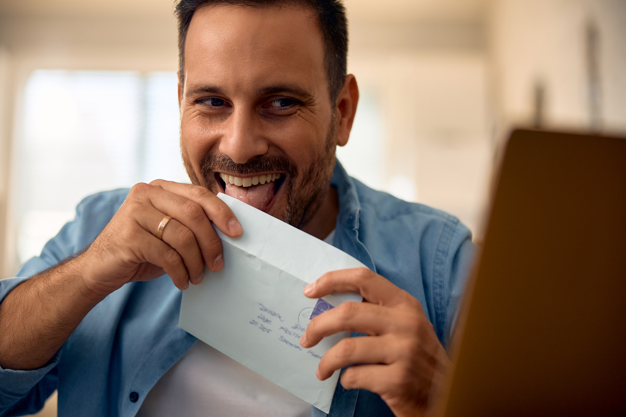 Woman's Husband Tasked With Sending Wedding Invites, but There's a Problem