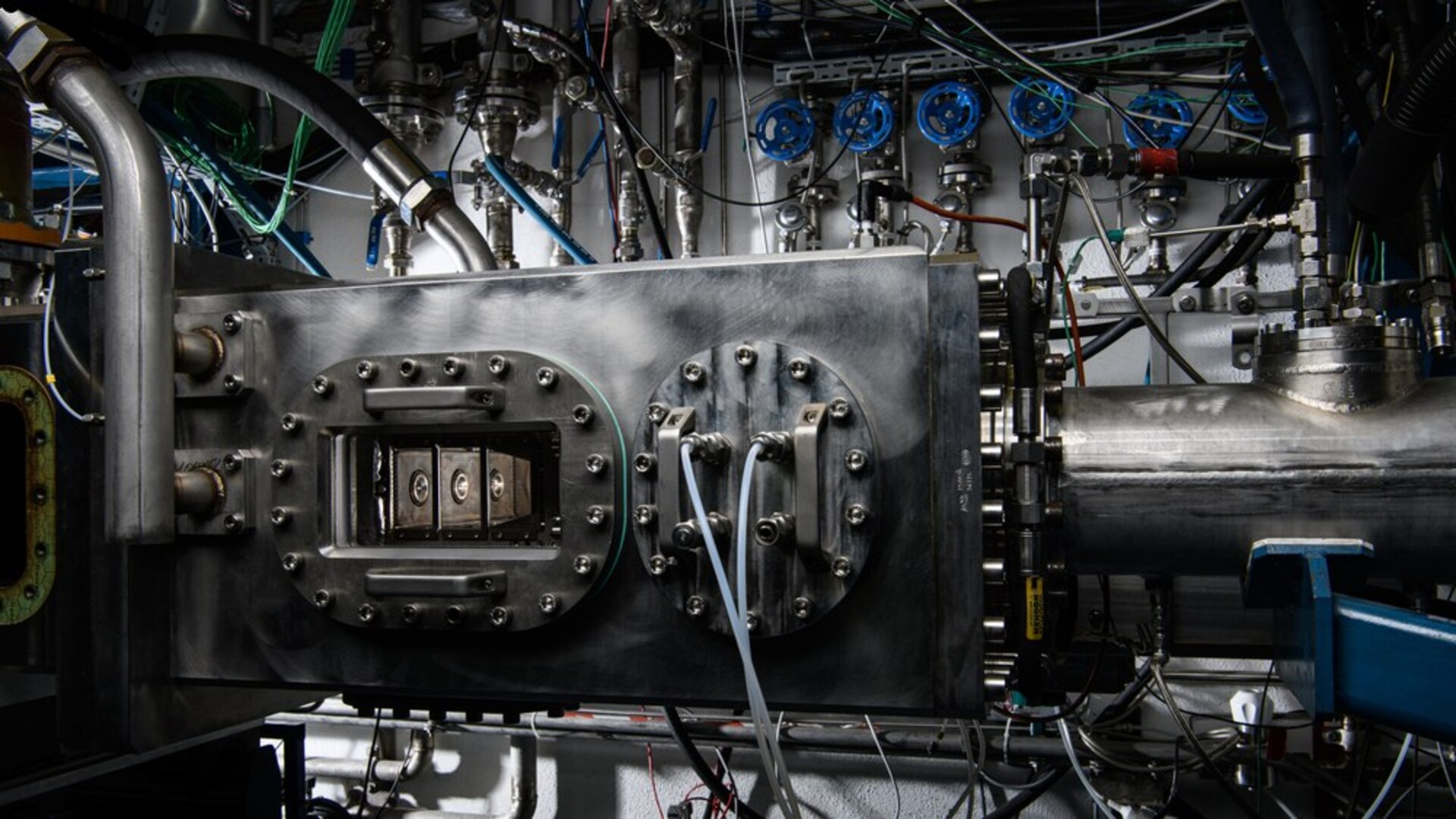 New Rolls-Royce jet engine combats black smoke emissions with unique ...