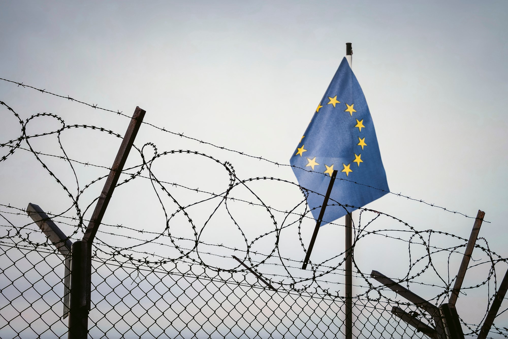 Illegal border crossings into Europe drop in Q1