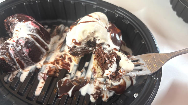 Every Dessert On Red Robin's Menu, Ranked Worst To Best