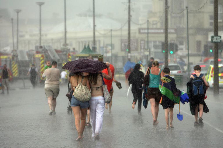 Met Office issue Easter holidays warning as sunshine turns to heavy rain