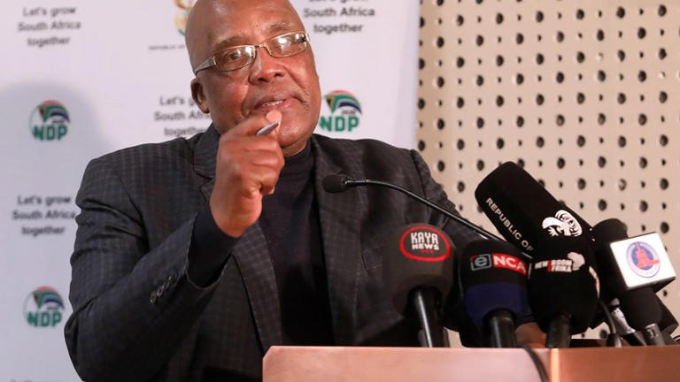 Health Minister reassures South Africa about new Covid-19 variant Nimbus