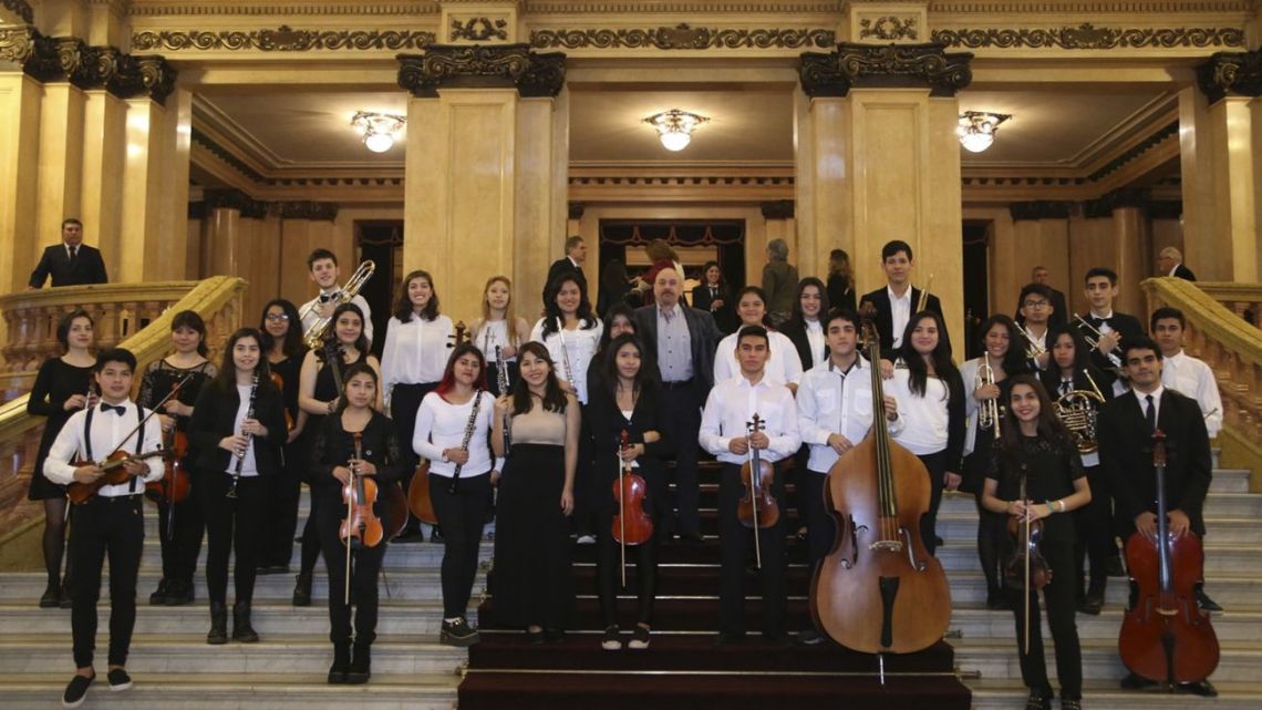 La Orquesta Aeropuertos Argentina festejó sus 10 años en el Teatro Colón
