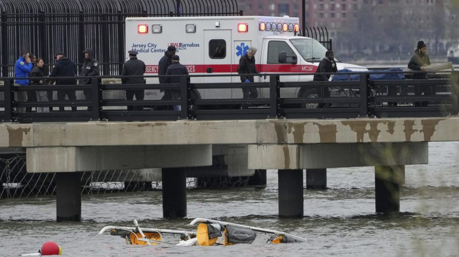Siemens executive, family killed in Hudson River helicopter crash Siemens executive, family killed in Hudson River helicopter crash