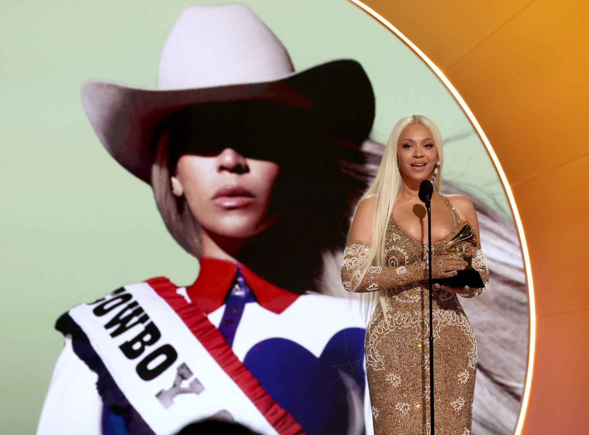 6 Famous Actors Who Started as Extras