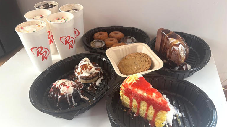 Every Dessert On Red Robin's Menu, Ranked Worst To Best