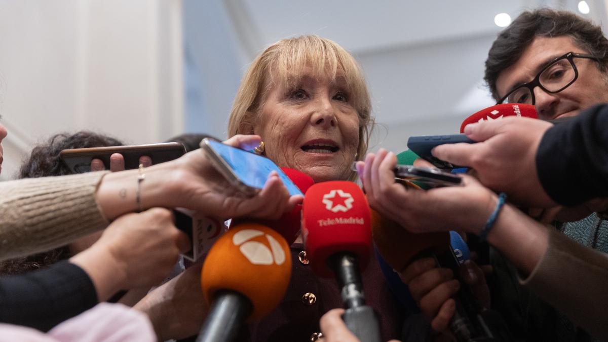 Aguirre pide a Revilla que rectifique sobre el Rey: «Era su máximo ...