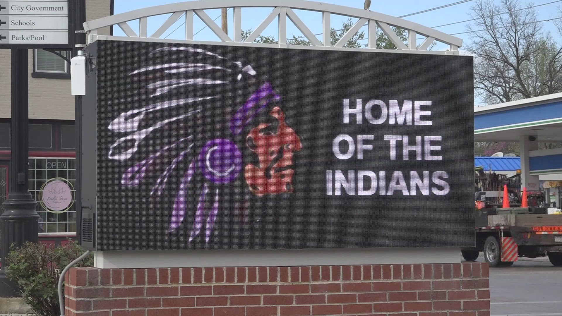 Bill banning Native American team names, mascots in Illinois schools ...
