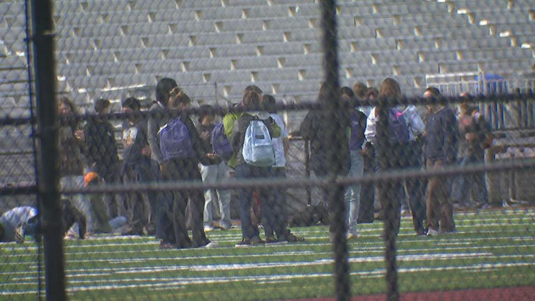 Lake Washington High School closed Friday after bomb threat prompts student evacuation