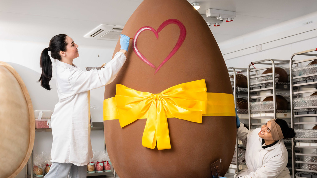 Kent Chocolatiers Create Britain's Largest Ever Easter Egg