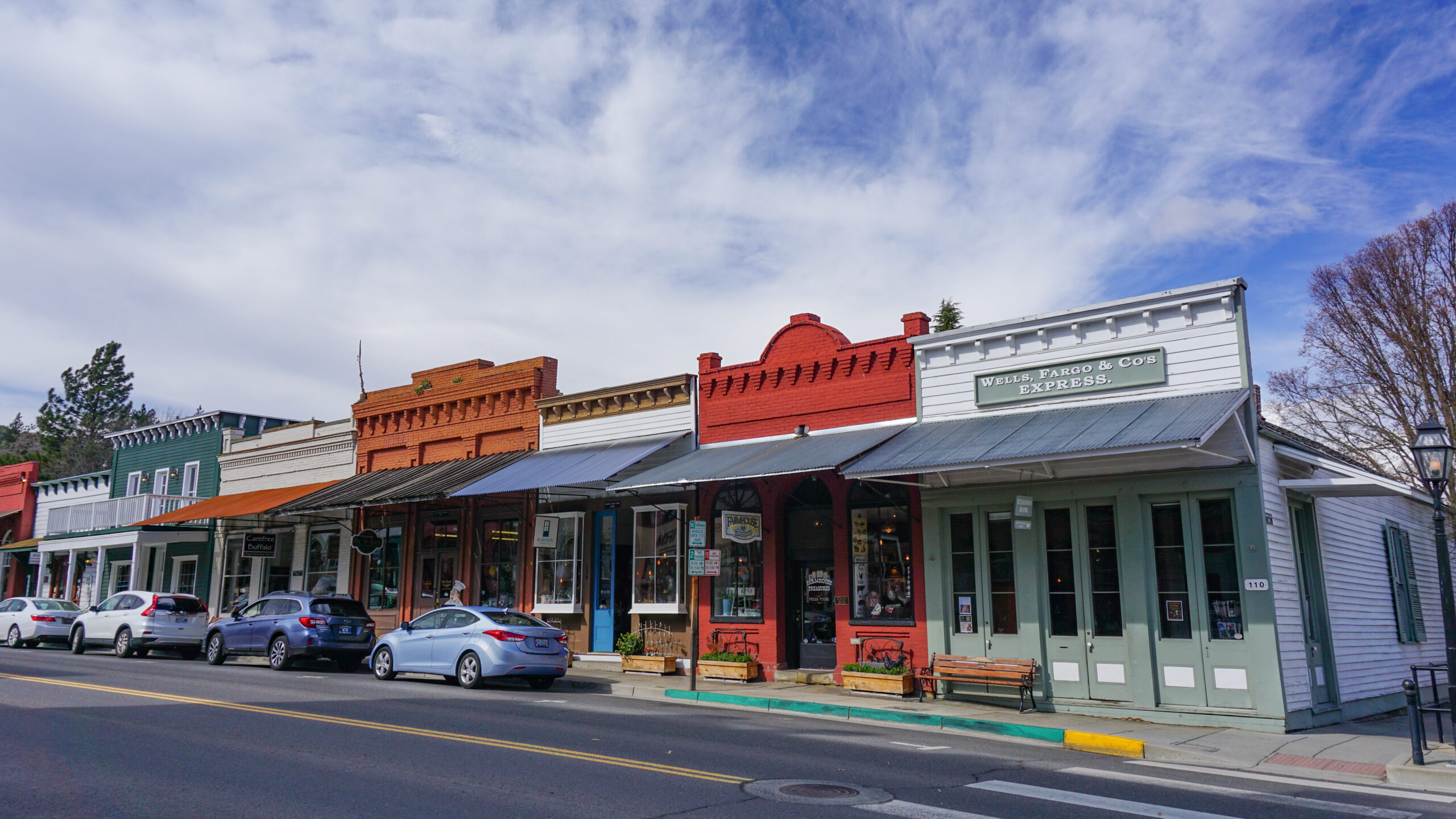 Skip Willamette Valley for This Oregon Town with Awesome Wine, Music ...