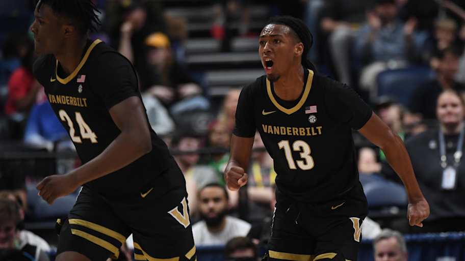 Texas Longhorns Guard Enters Transfer Portal After One Season