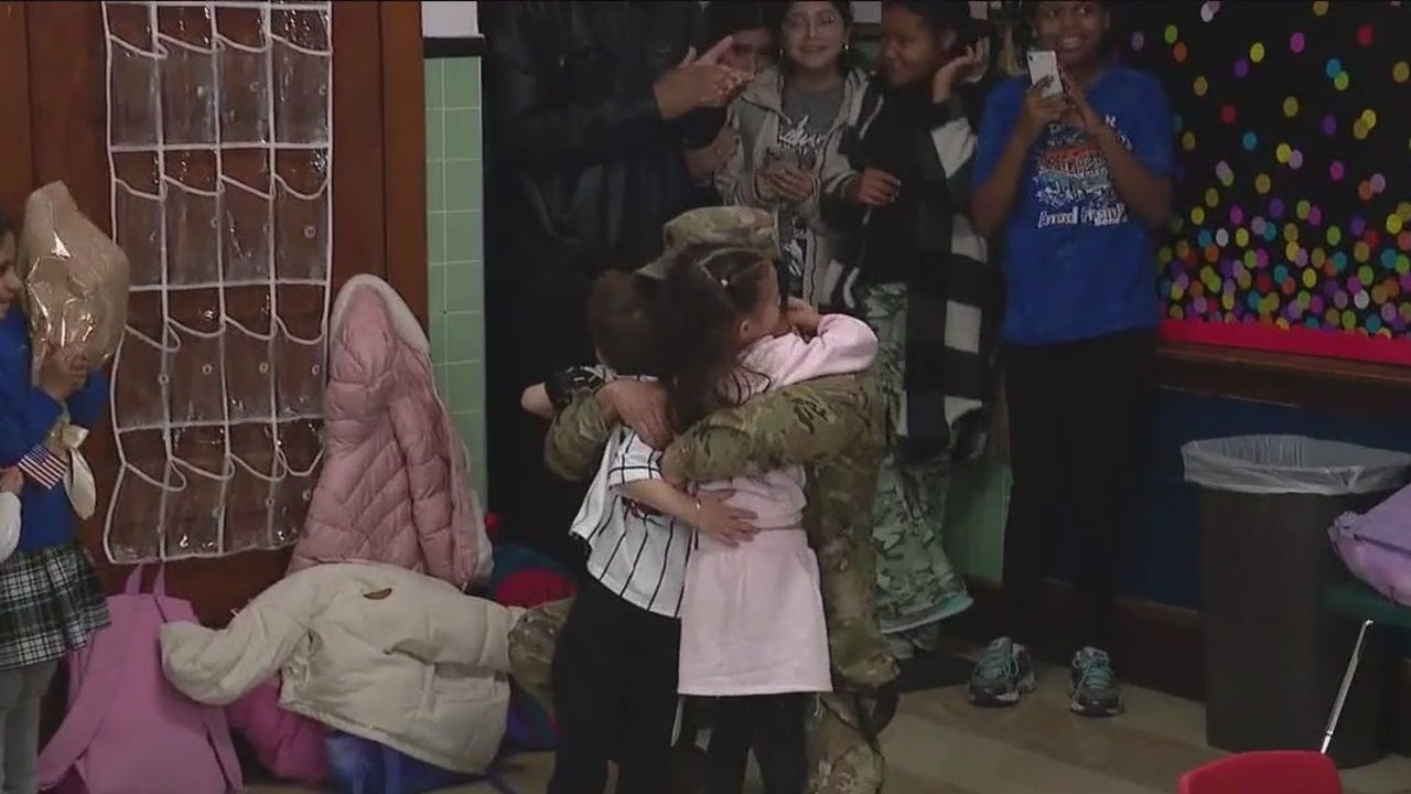 Chicago soldier surprises kids at school after 10-month deployment