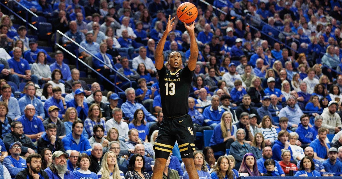 Texas guard Malik Presley enters NCAA transfer portal