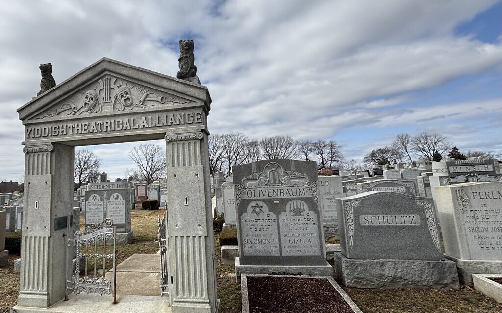 Sages, celebrities, veterans, crooks: Take a NY cemetery’s Jewish walks ...