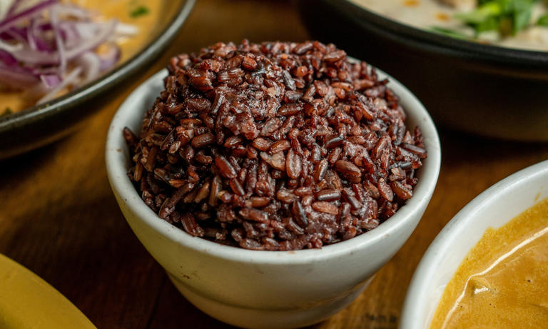 How to safely consume brown rice for diabetic patients?