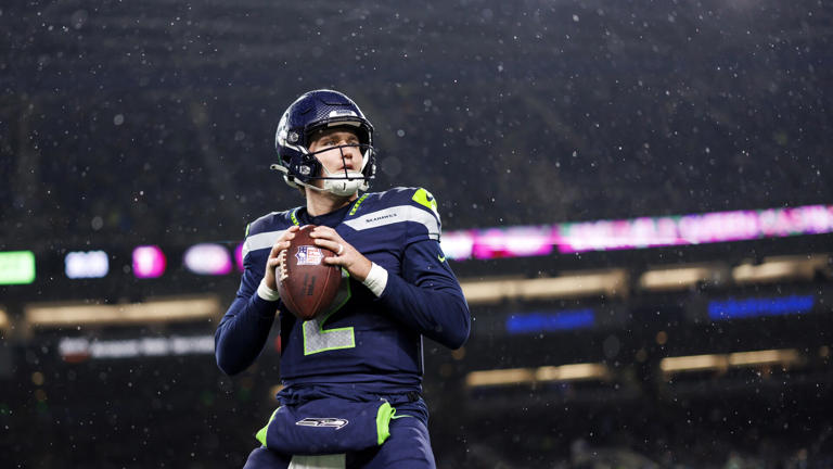 Drew Lock agrees to return to Seahawks