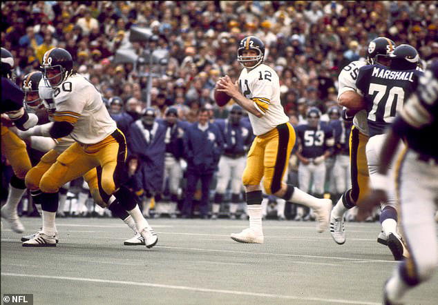 NFL legend Terry Bradshaw, 76, saves passengers trapped on plane