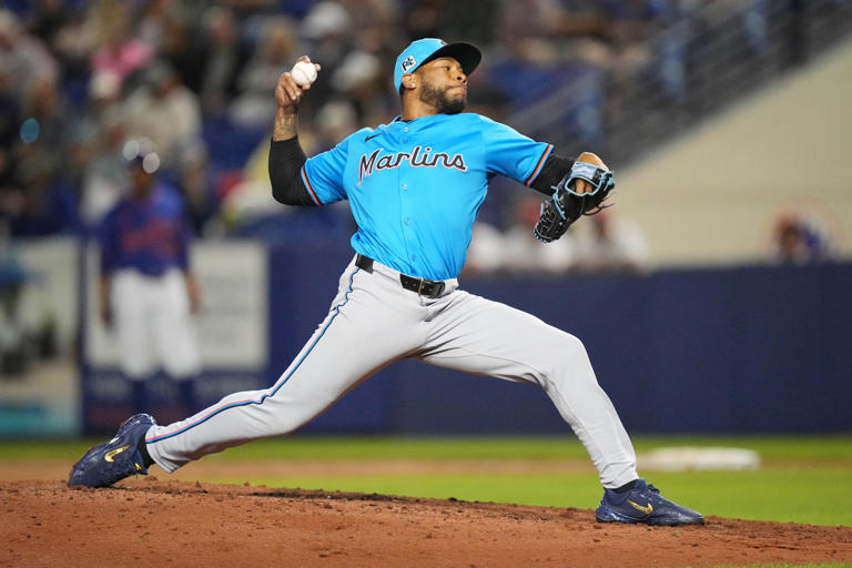 Marlins announce series of roster moves