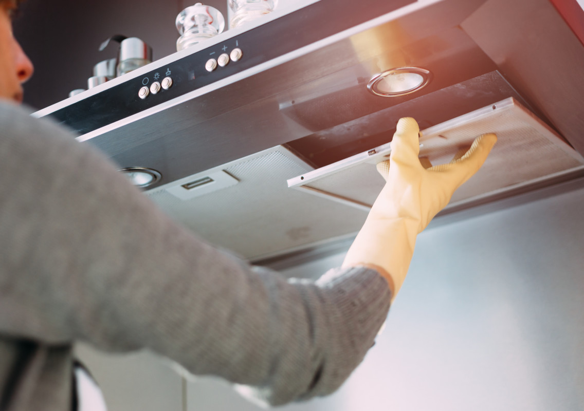 Cleaning Pros Use This Quick Trick to Tackle Grimy Range Hoods