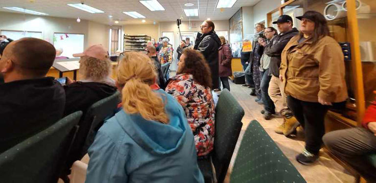 Dismissed Waldport mayor removed from city council meeting, cited for ...