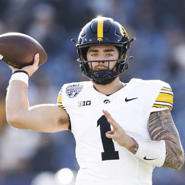 Iowa Hawkeyes' Brendan Sullivan enters transfer portal