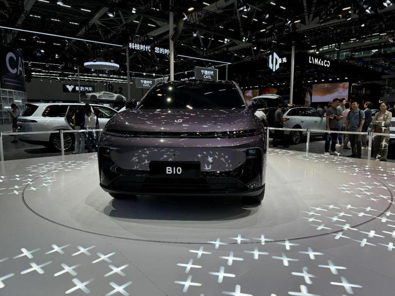 零跑B10上市，9.98万起配800V+510km续航，12万内带激光雷达