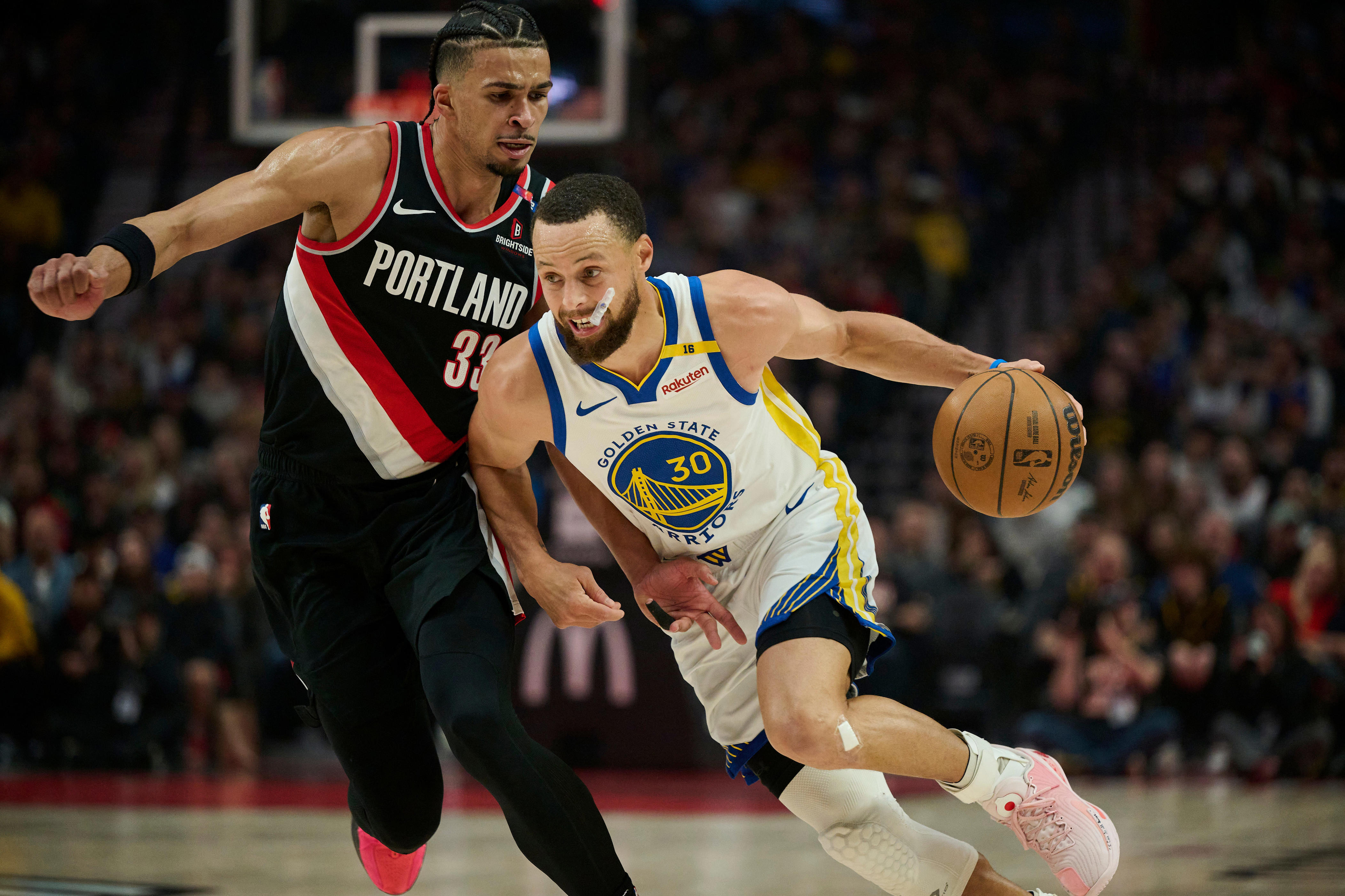 Steph Curry returns vs. Blazers after exiting with hand injury