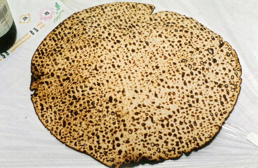 Jewish org. urges Red Cross to provide hostages with Matzah for Passover