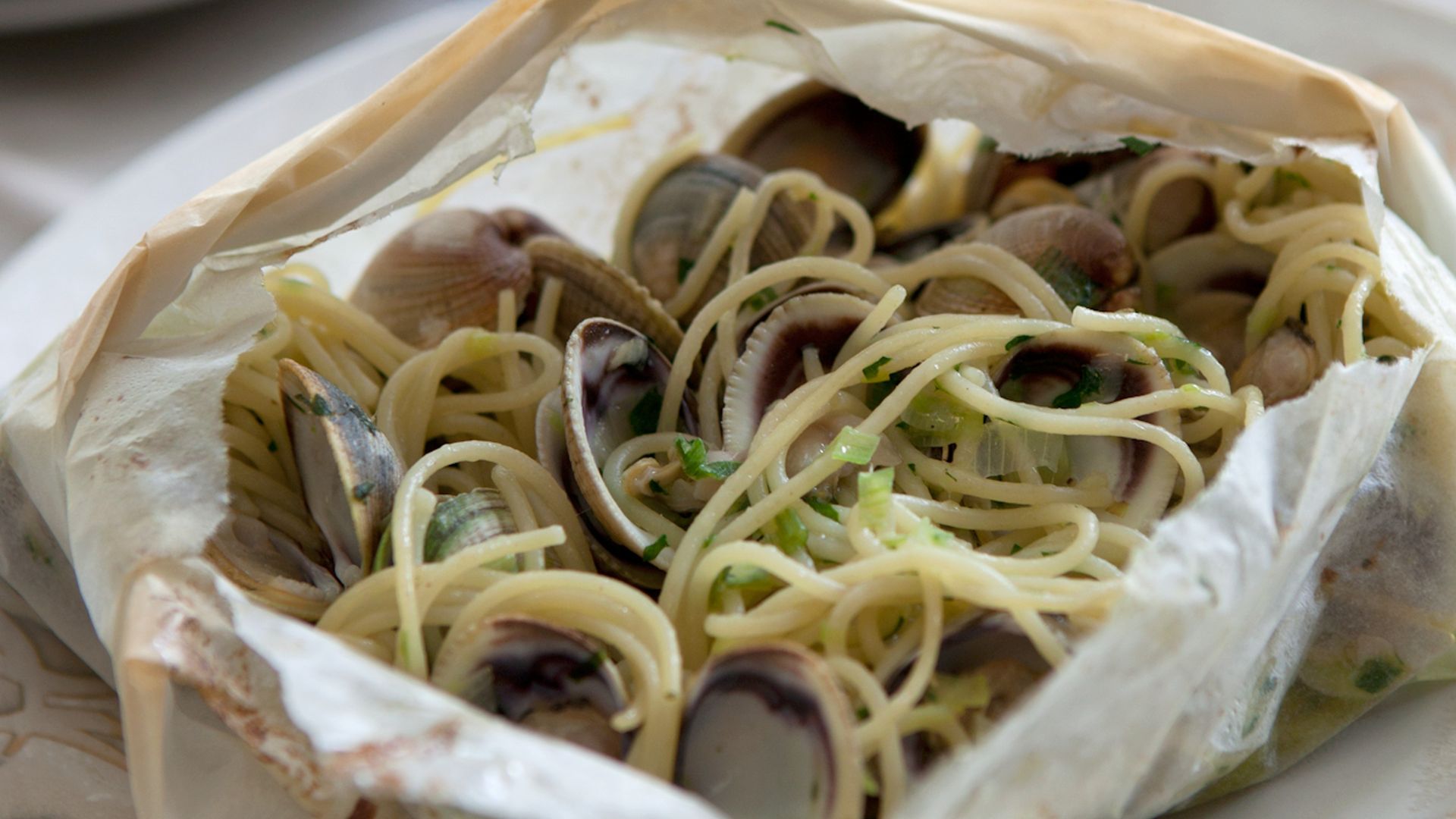 Spaghetti alle vongole al cartoccio