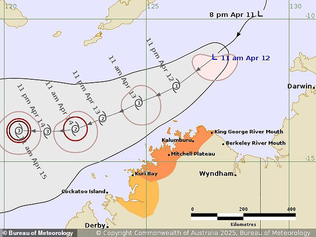 Aussies urged to batten down hatches in fresh tropical cyclone warning