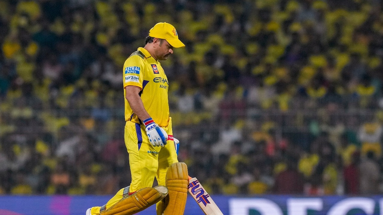 MS Dhoni out or not out vs KKR? Virender Sehwag's brutal take goes viral