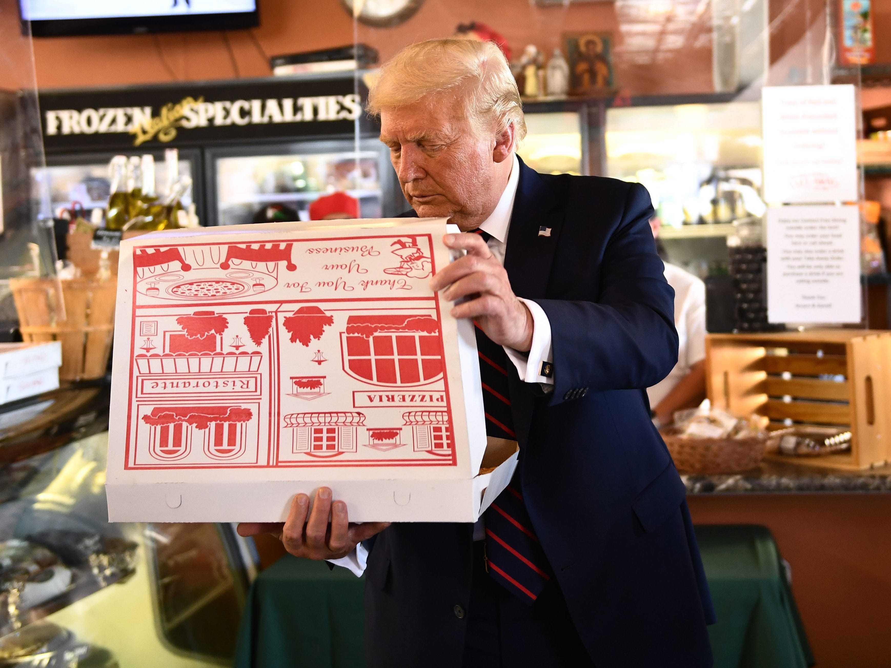 Trump Tower opens a pizza parlor, 'where New York tradition meets ...