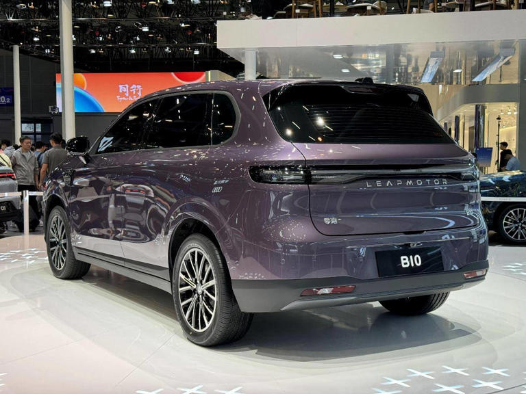 零跑B10上市，9.98万起配800V+510km续航，12万内带激光雷达