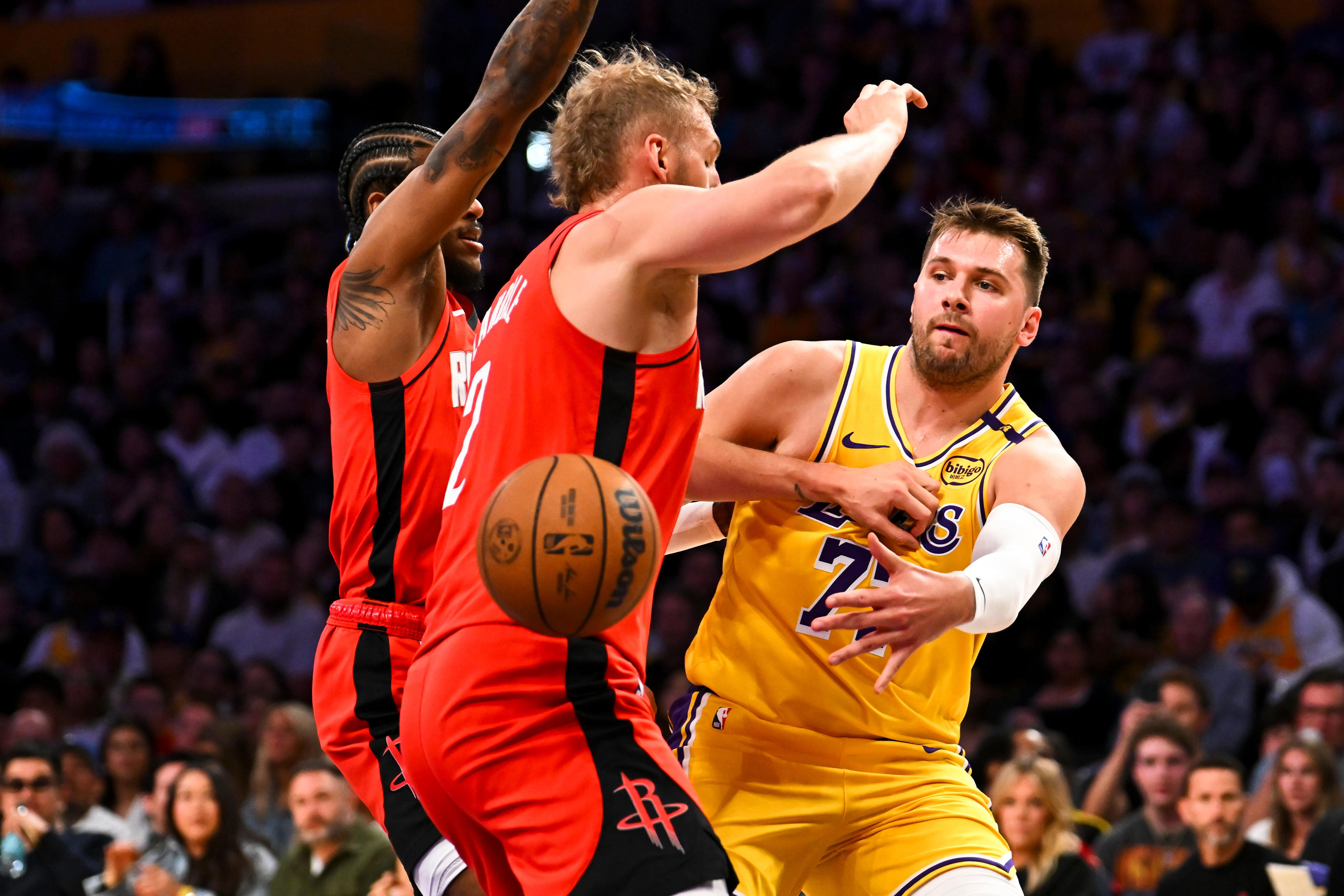 Lakers player grades: L.A. clinches third seed with win over Rockets