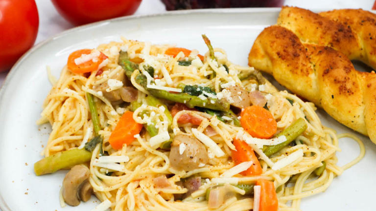Lighten Up Dinner With This Flavorful Pasta Primavera - Spring Pasta ...