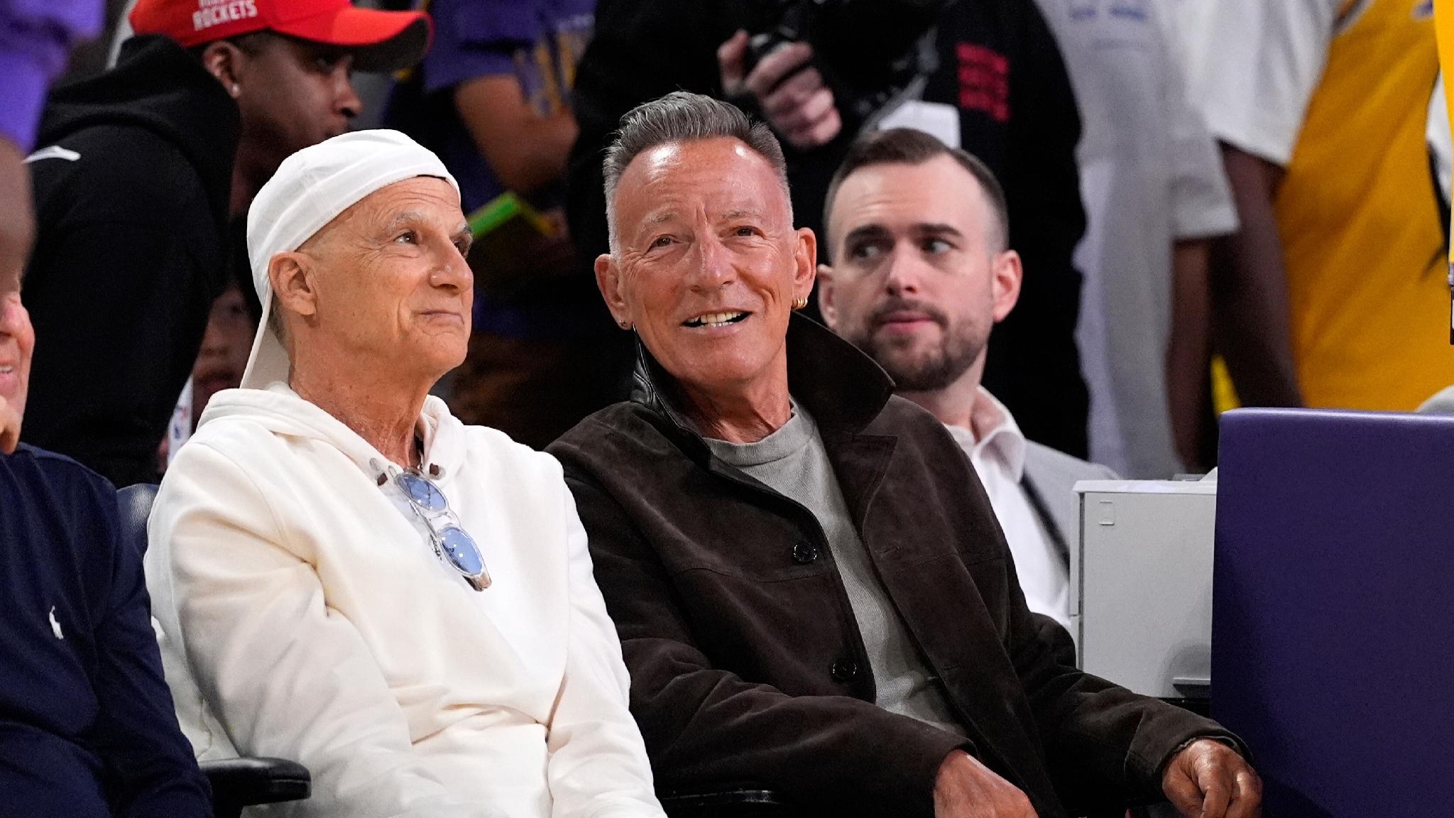 Bruce Springsteen a sorpresa va a vedere i Los Angeles Lakers con Jimmy ...