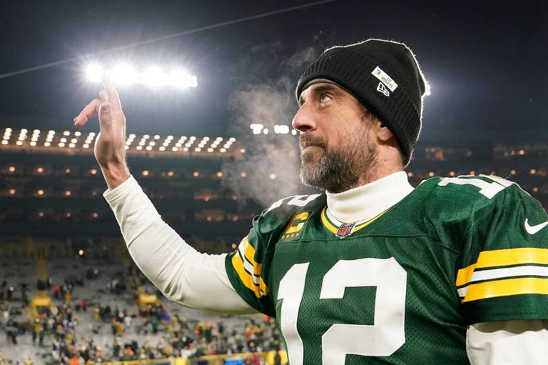 Aaron Rodgers' impact on Pittsburgh Steelers locker room being felt with ‘weird vibe’