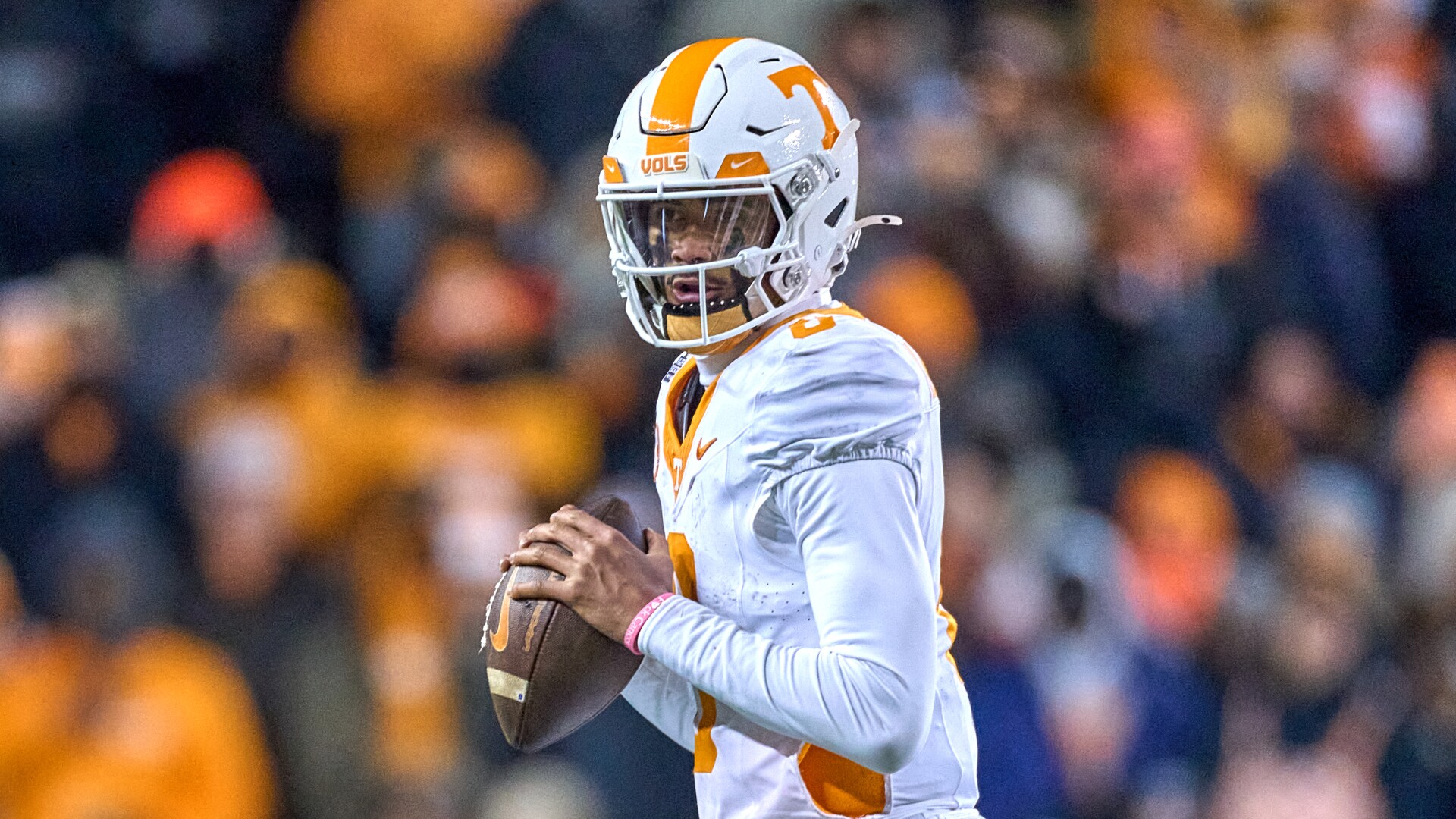 Tennessee Vols QB Nico Iamaleava skips practice in an NFL-style NIL holdout