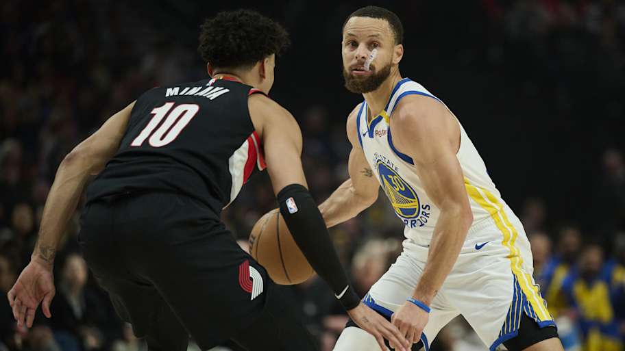 Steph Curry Offers Update on Thumb Injury Suffered in Warriors-Blazers