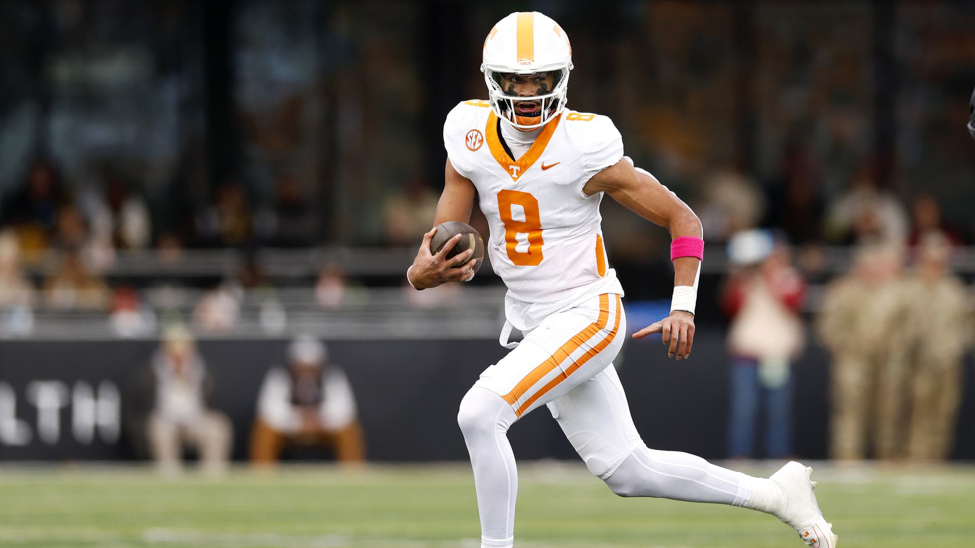 Tennessee dismisses its star QB in attempt to exert control over NIL ...