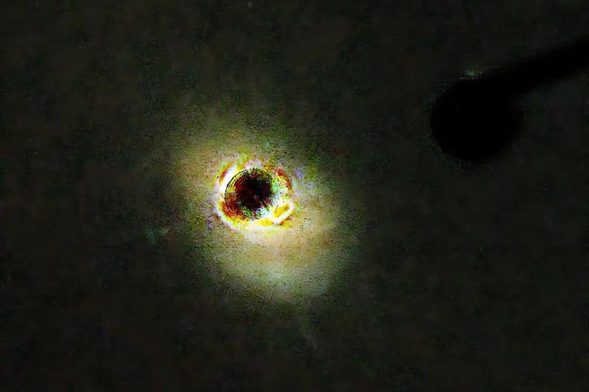 Hubble Captures Unseen Details Of Colossal Quasar 3C 273