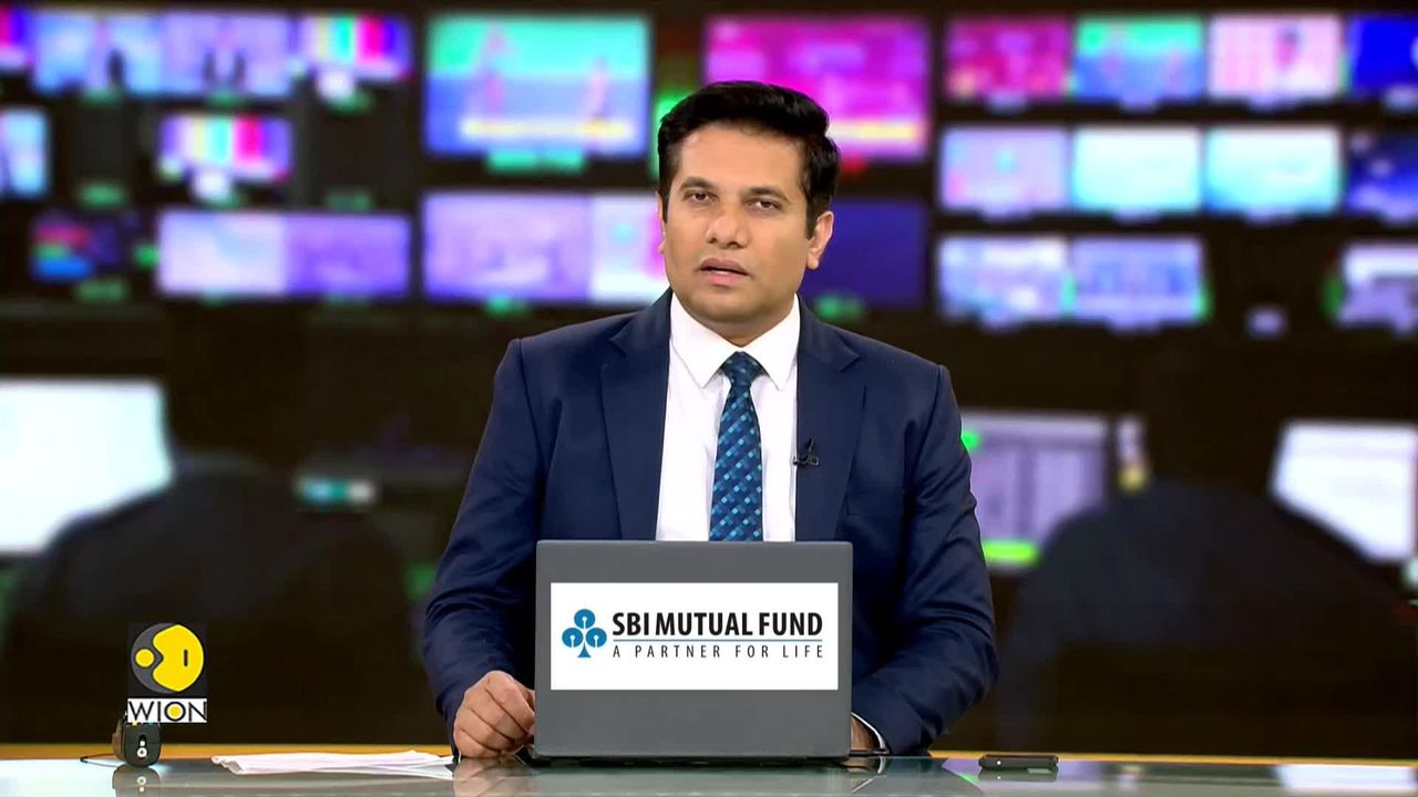 Trump replaces Obama’s White House portrait with his own portrait