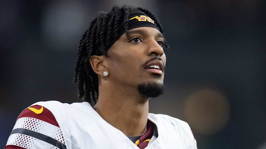 Tress Way Credits Commanders' QB and LB for Building Team Brotherhood