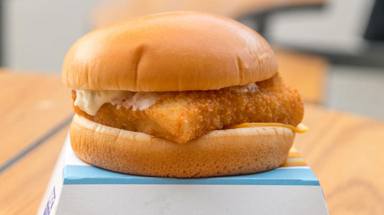 Here's How To Order A McDonald's Filet-O-Fish For A Fresh Sandwich ...