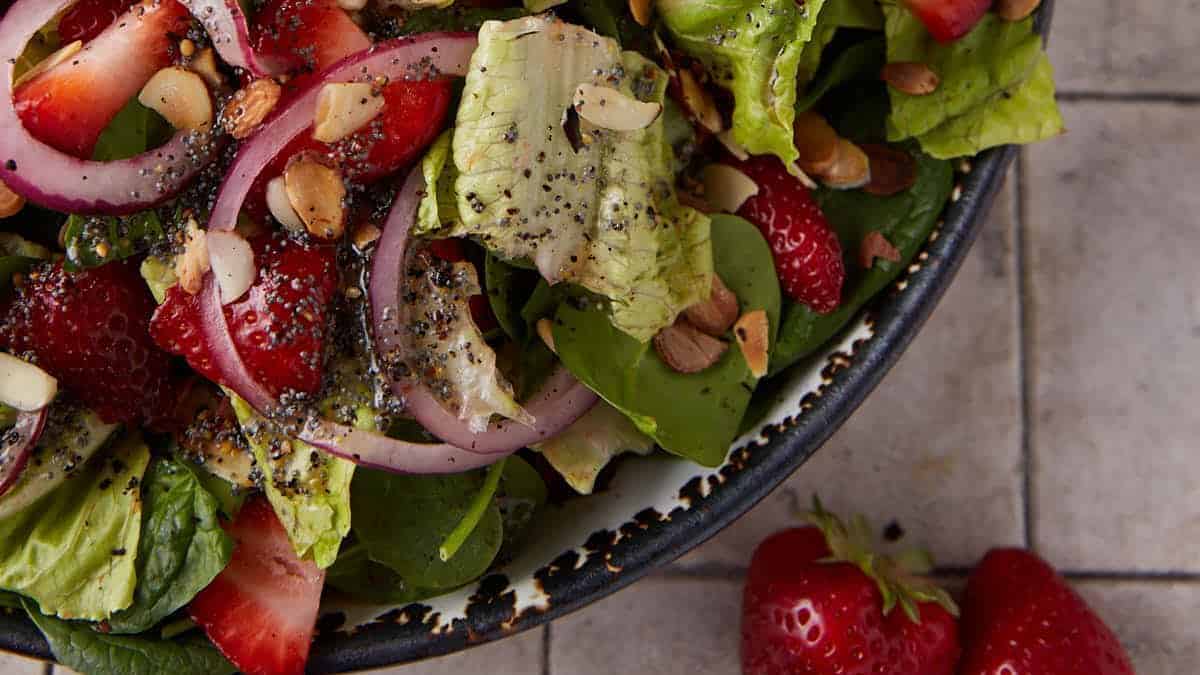 These 14 Spring Salads Actually Steal the Show at Potlucks