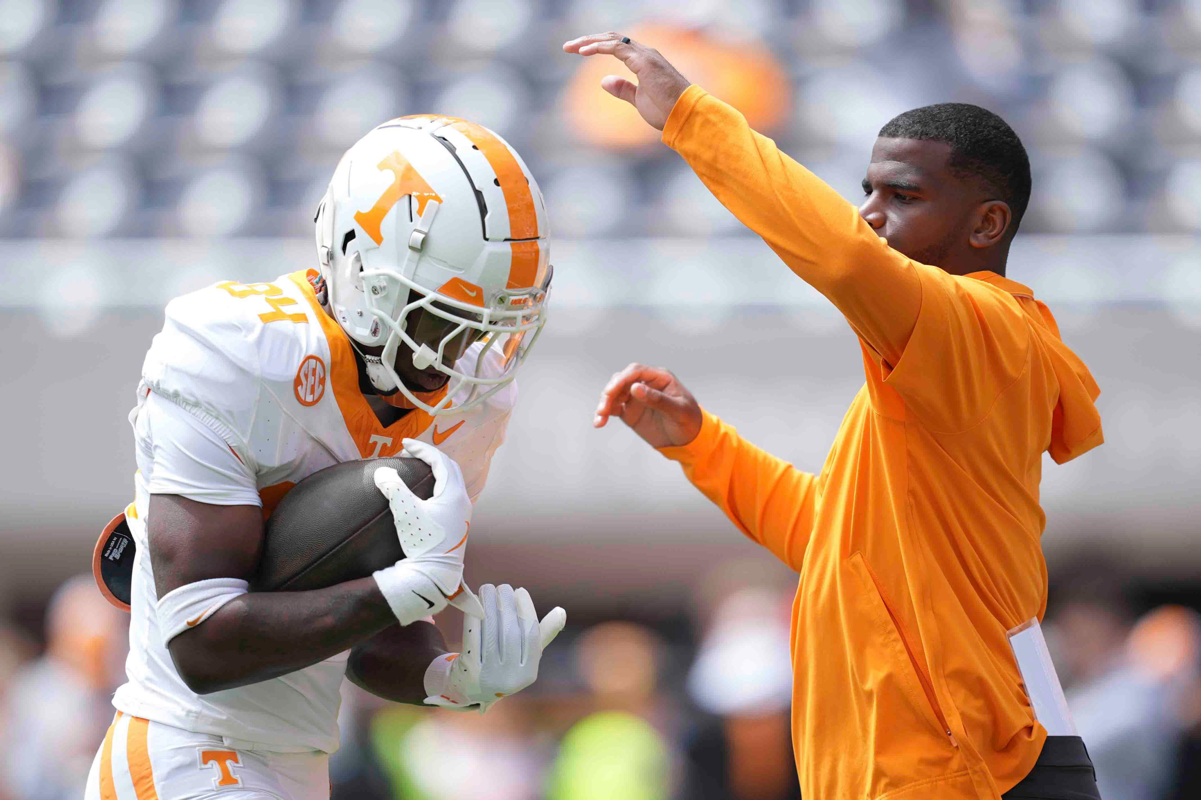 One-handed catch by Radarious Jackson in Tennessee football spring game ...